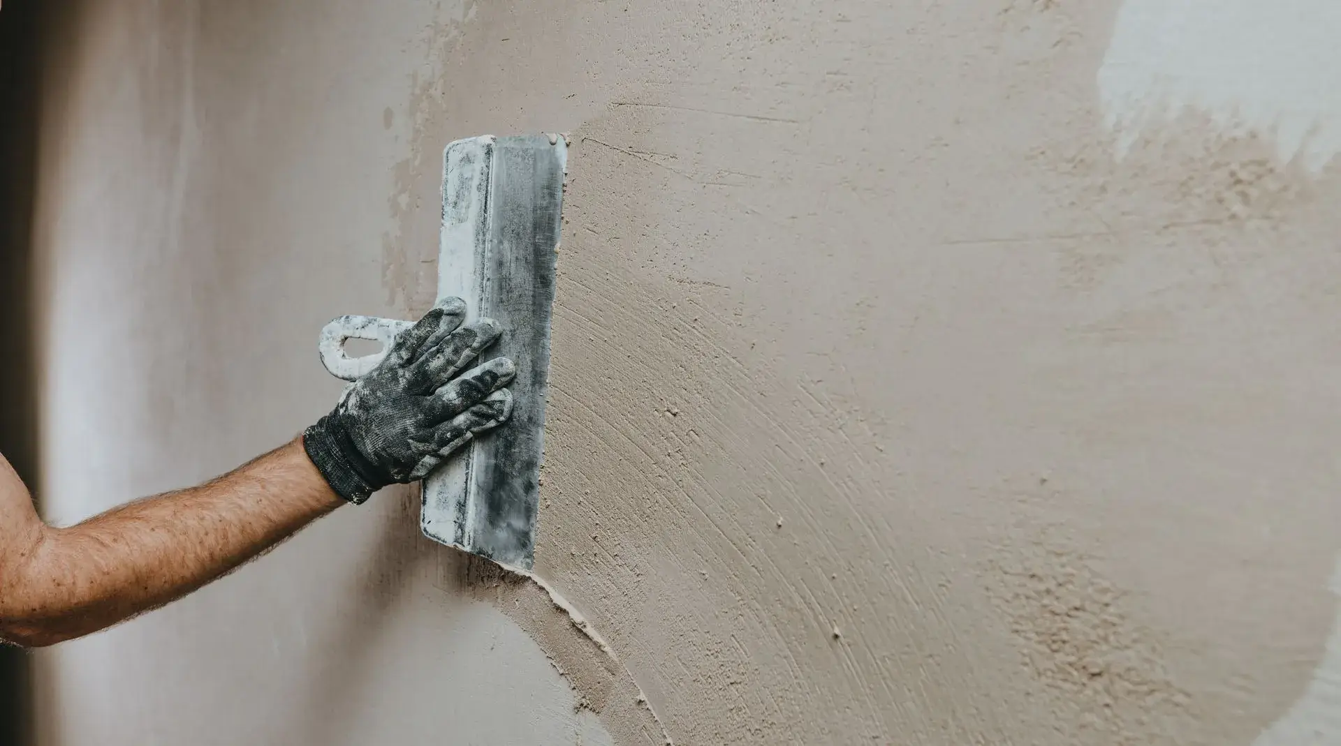 Understanding Stucco: Benefits and Repair Tips - Blend Exterior Paint ...